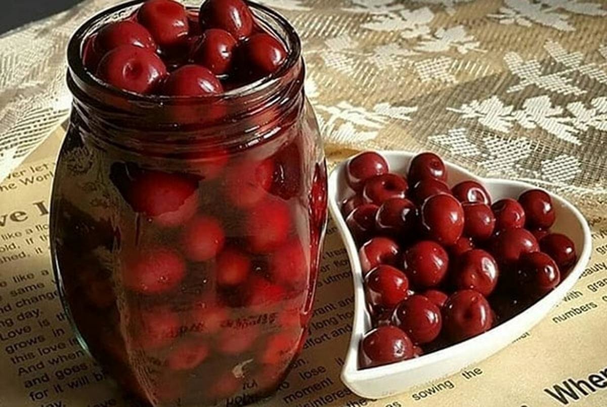 با آلبالو ترشی درست کن چیکار کنم رنگ ترشی آلبالو تغییر نکنه طرز تهیه